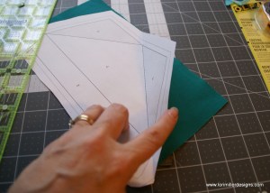 Free Tutorial: Stardrop Table Topper | Lori Miller Designs